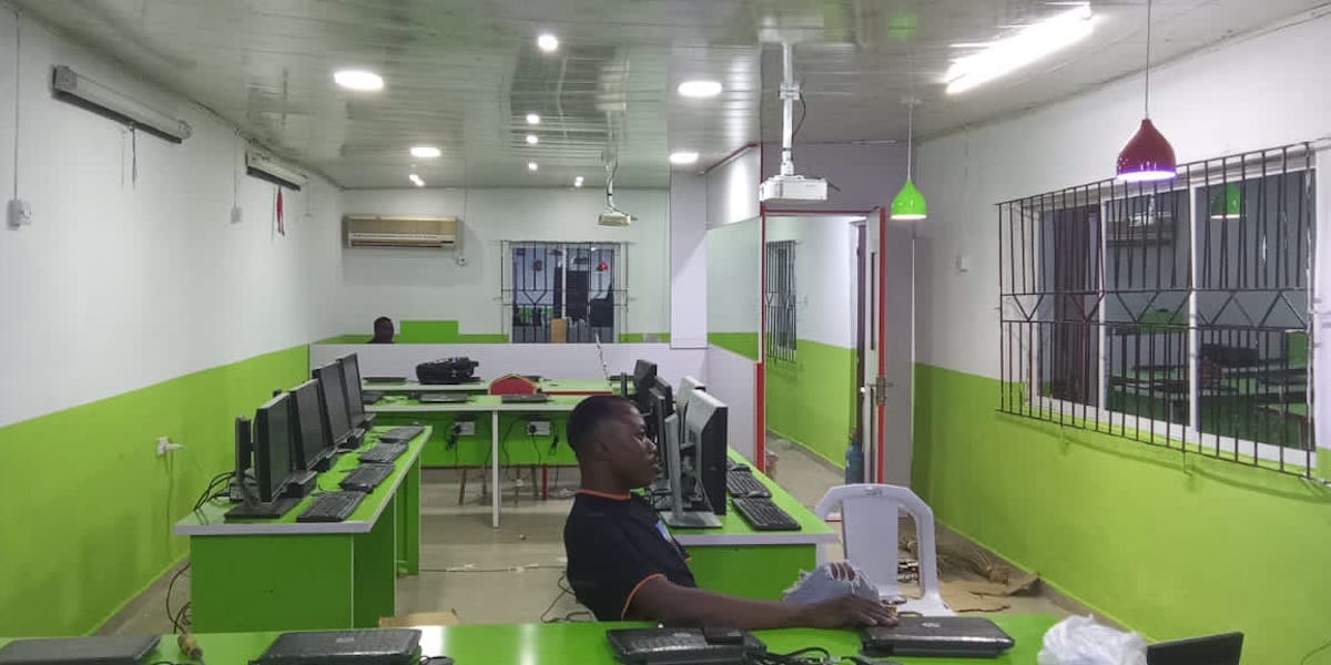 AM AFRICA COMPUTER WORLD